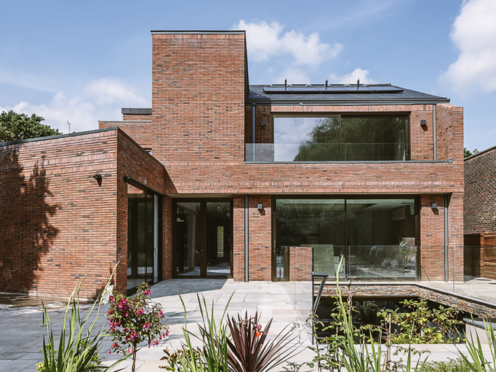 FOUR GENERATIONS FAMILY HOUSE - BDA