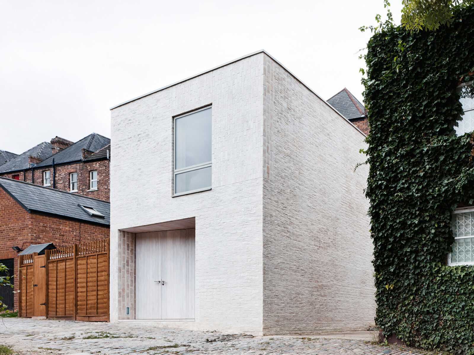 LESS IS MORE: A LONDON MEWS HOUSE - BDA