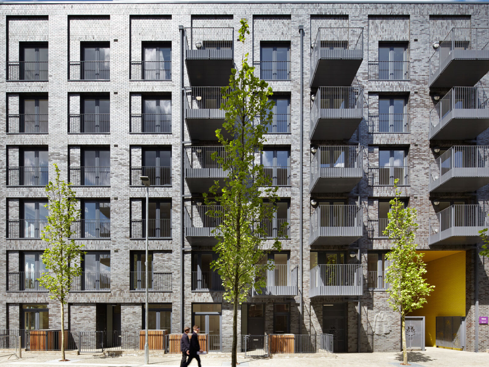 CONTEXTUAL CONTINUITY IN A RICHLY DETAILED RESIDENTIAL SCHEME - BDA